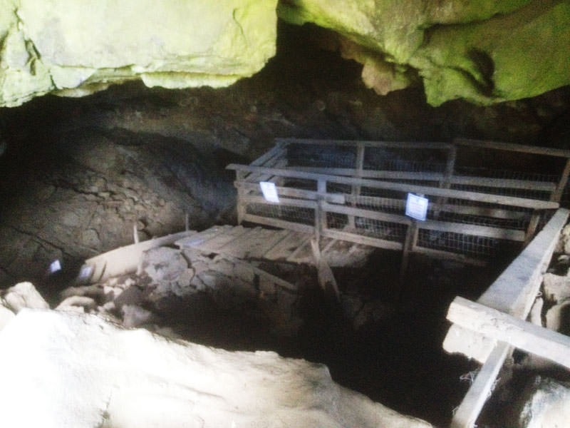 Caves in Central Oregon and Bend - Boyd Cave, Arnold Ice Cave